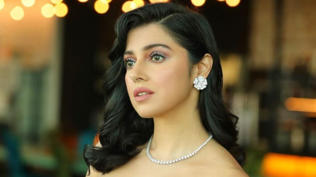 अभिनेत्री दिव्या खोसलाच्या आईचे निधन, शेअर केली भावनिक पोस्ट - Inside Marathi