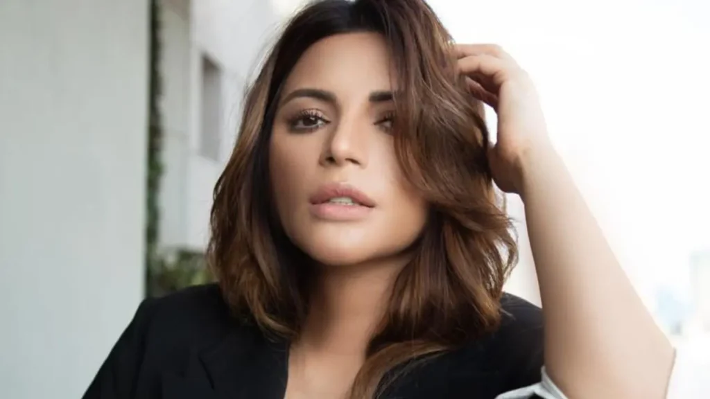 हिरव्या बिकिनीमध्ये शमा सिकंदरने दिली किलर पोज, अभिनेत्रीचे फोटो पाहून युजर्स झाले वेडे - Inside ...