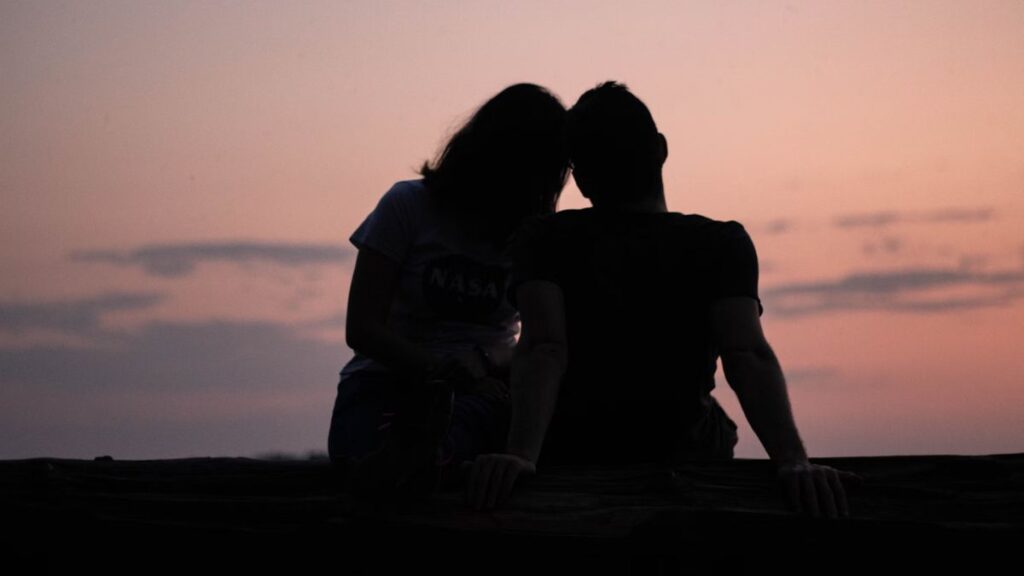 Physical Relation: नात्यात प्रेम आहे, पण दुरावाही वाढतोय? जास्त रोमान्समुळे होणाऱ्या 6 समस्या ...