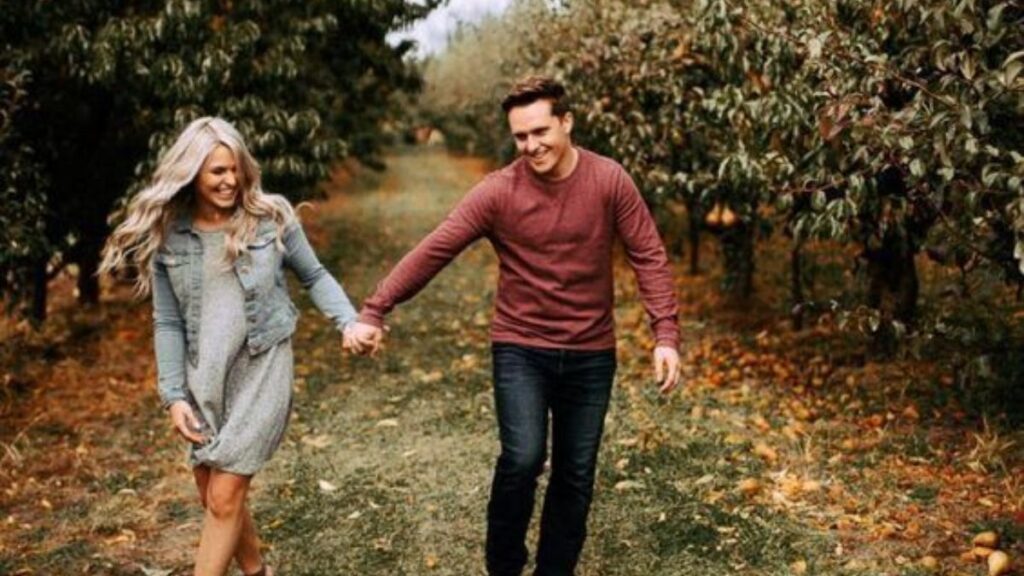 Physical Relation: कंडोम नाही, गोळ्या नाही! 'या' नैसर्गिक पद्धतीने टाळा गर्भधारणा - Inside Marathi